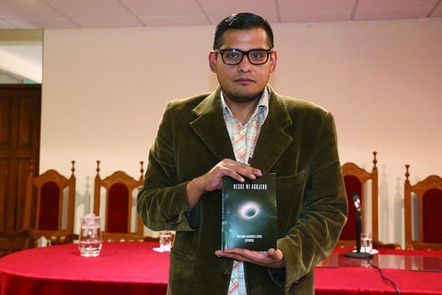 Matienzo presenta segundo poemario