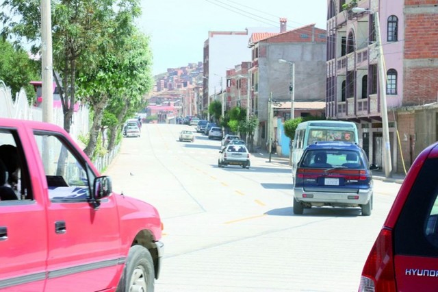 Vecinos de la René Calvo Arana se quedaron esperando