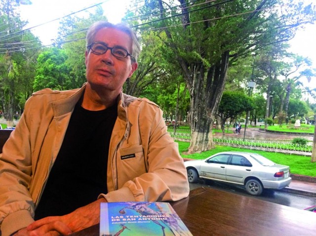 Scott Moreno presenta su libro de cuentos en Sucre