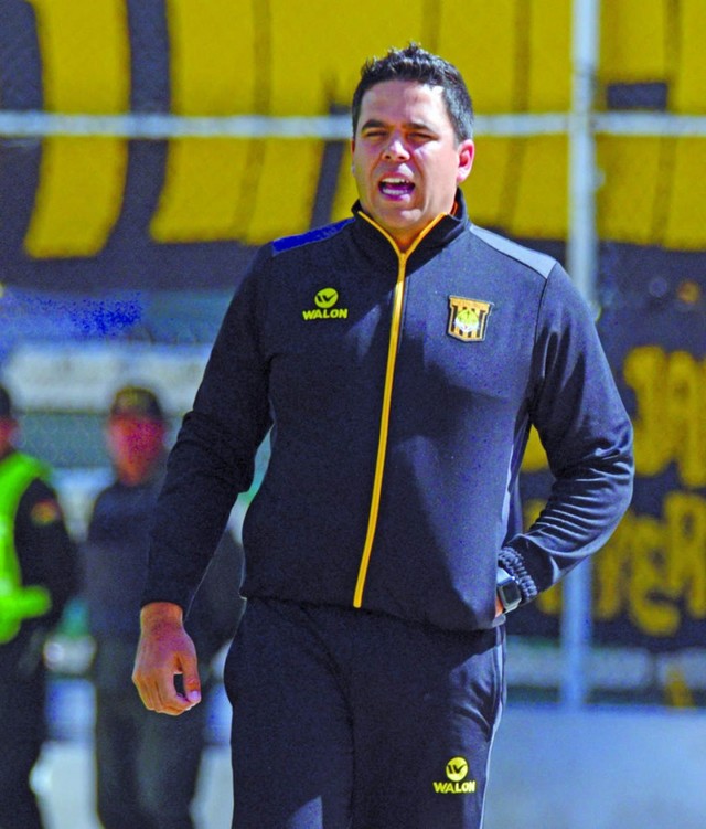 FBF cita a hermano de Farías