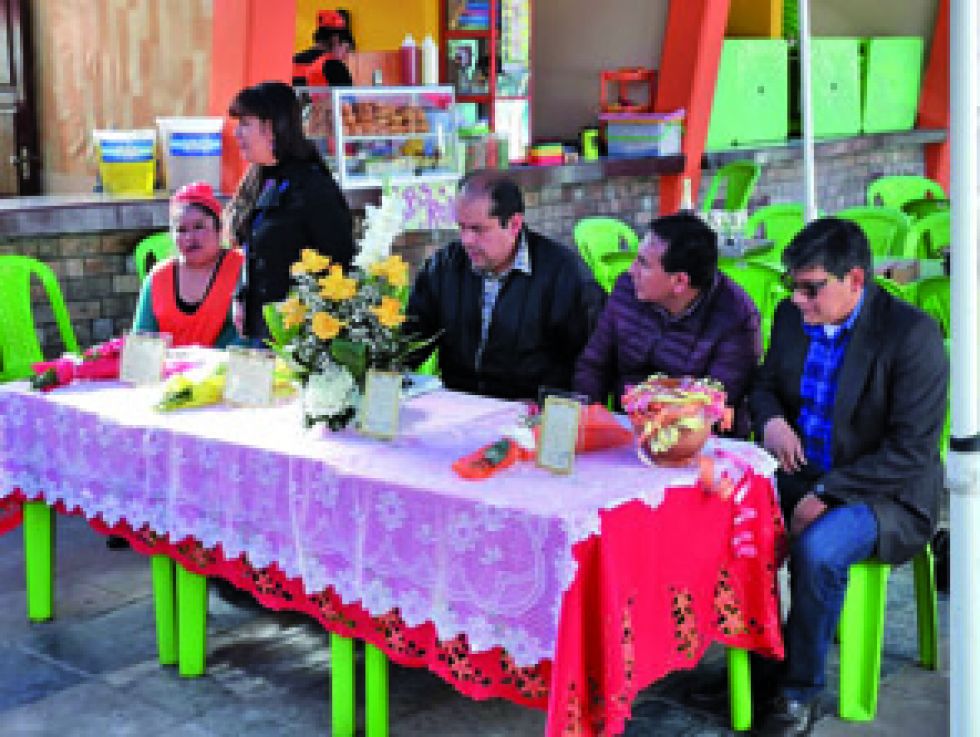 Entregan refacción del Patio de Comidas