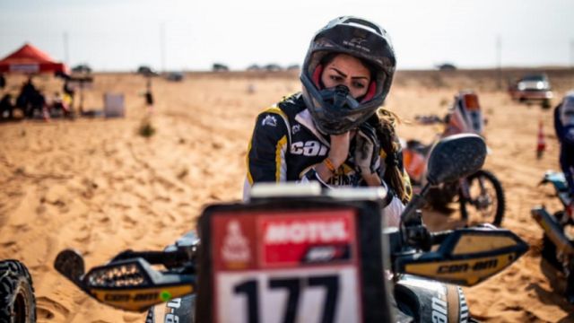 La boliviana Suany Martínez escala en el Dakar