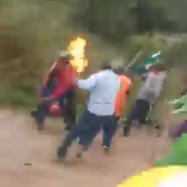 Santa Cruz: Prenden fuego a transportista que intentaba desbloquear en ...