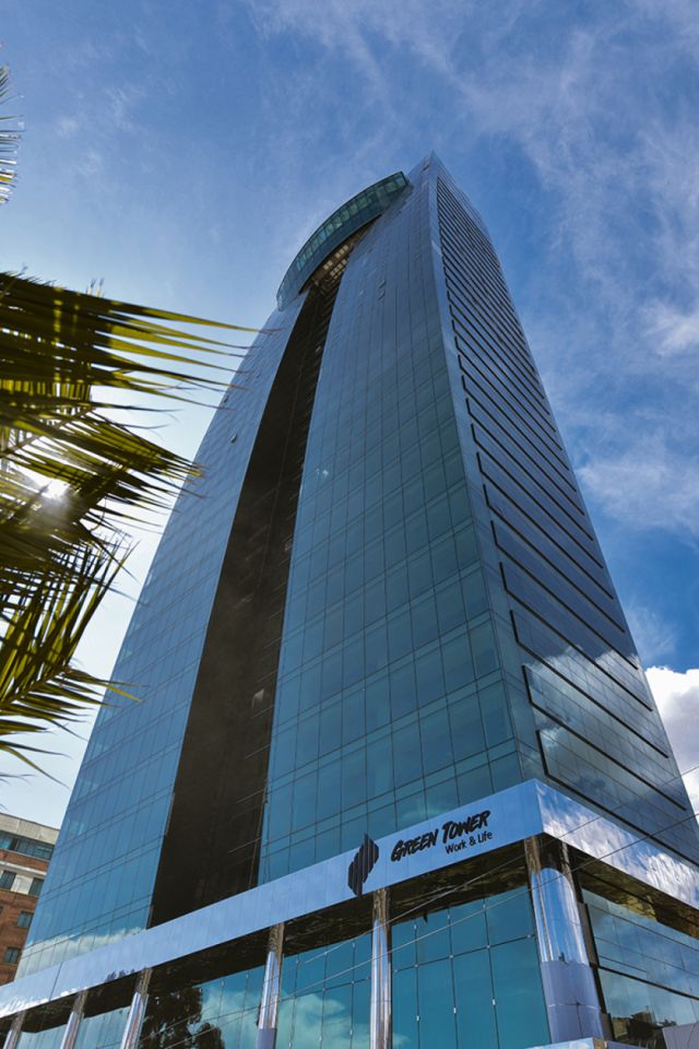 Green Tower, mirando a lo alto