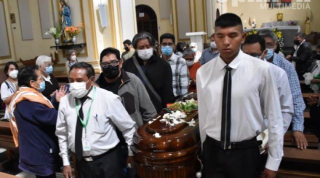 Emotiva despedida al sacerdote jesuita Xavier Albó en Cochabamba