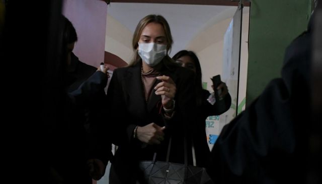 Esposa de Camacho declara y presenta la cámara en la Felcv