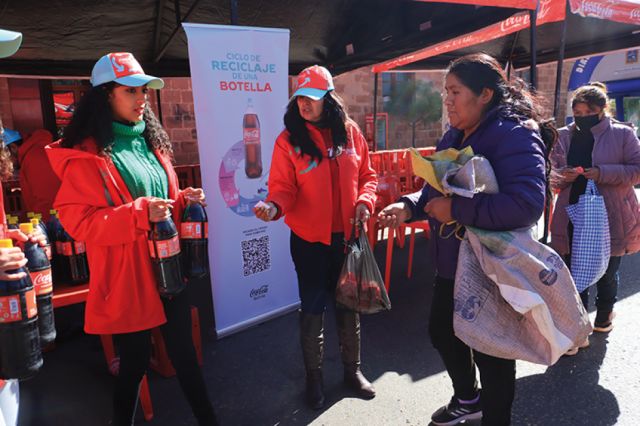 Coca-Cola impulsa el uso de materiales retornables