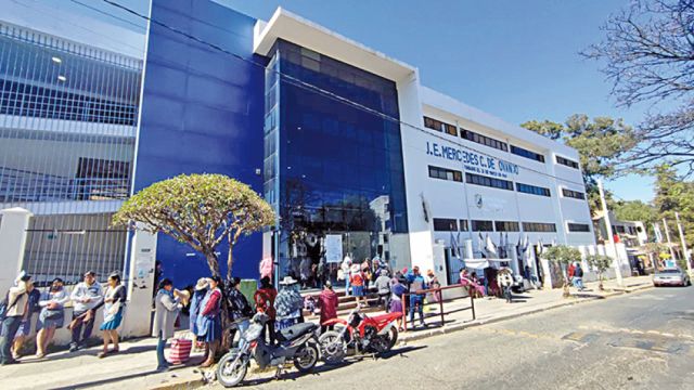 Persiste el conflicto en la unidad educativa Ovando