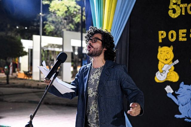 Poetas del mundo en Cuevo