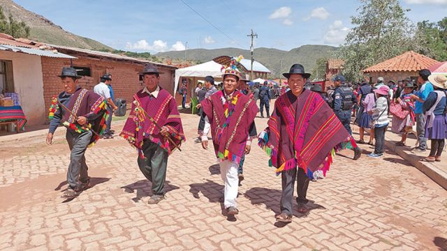 Rinden homenaje al líder indígena Tomás Katari
