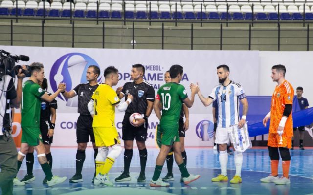 Bolivia cae 0-4 ante Argentina en el comienzo de la Copa América de futsal