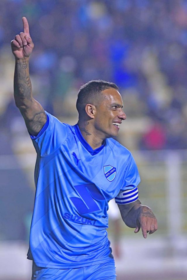 William Ferreira anotó dos goles en su partido despedida con la ...