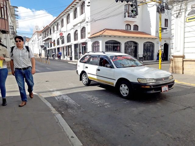 De 25 taxis, solo 1 tiene el sticker de Taxi Seguro
