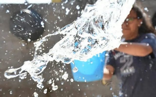 Verificación: Echar agua en el patio no recarga las nubes para provocar ...