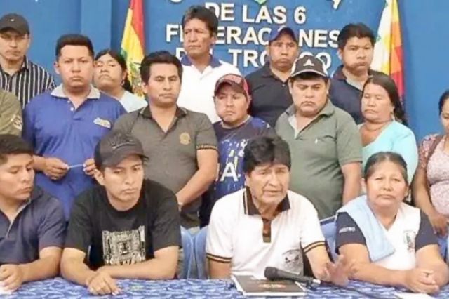 Andrónico aparece con Evo y llama a la unidad
