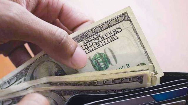 El dólar paralelo rompe la barrera de los Bs 13