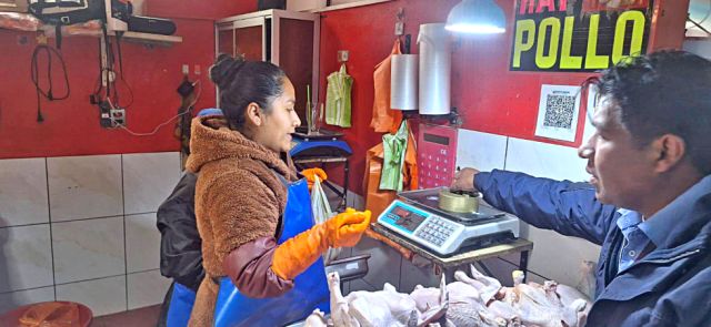 Venta de pollo: El precio y entrega serán regulados