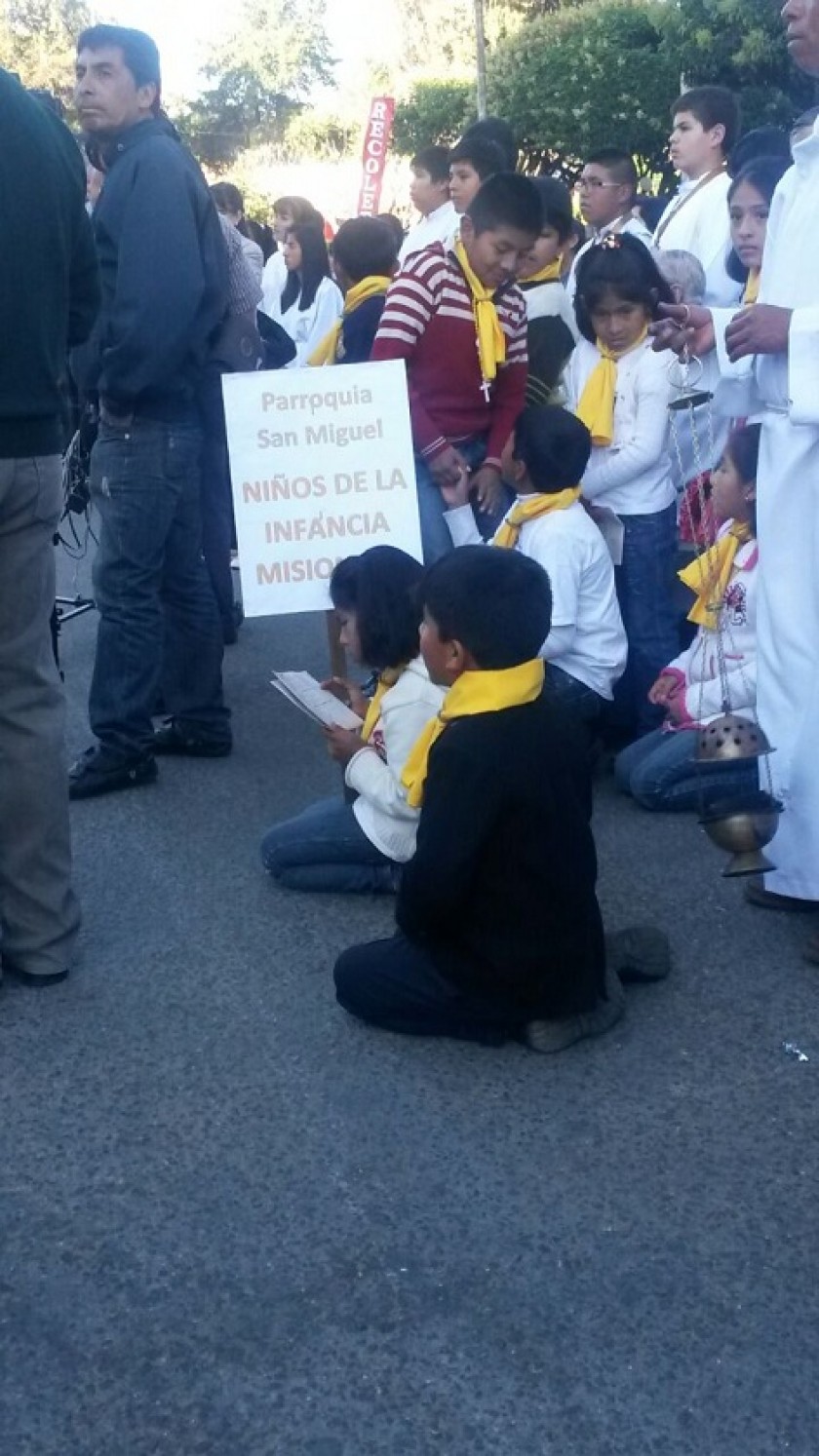 El pueblo católico de Sucre participa de la eucaristía de Corpus Christi