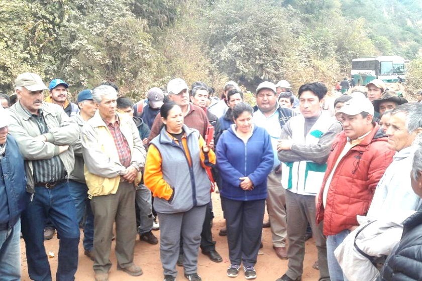 Muyupampa cumple tercer día de paro cívico con bloqueo de caminos