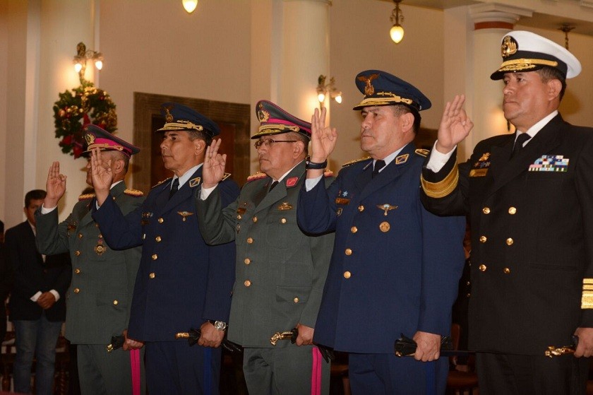 Morales posesiona al Alto Mando Militar, Ariñez es Comandante en Jefe ...