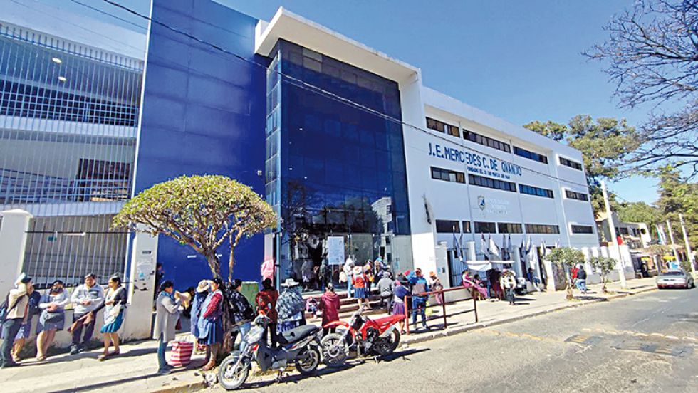 Persiste el conflicto en la unidad educativa Ovando