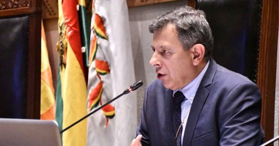 Una ley no puede derogar un decreto de política económica, afirma ...